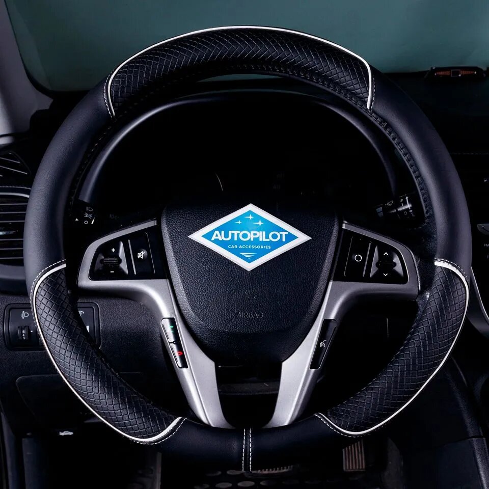 Оплетка на руль Субару Форестер (2018 - 2021) внедорожник 5 дверей / Subaru Forester, Экокожа, (накидка / чехол на руль) Черный и белый кант