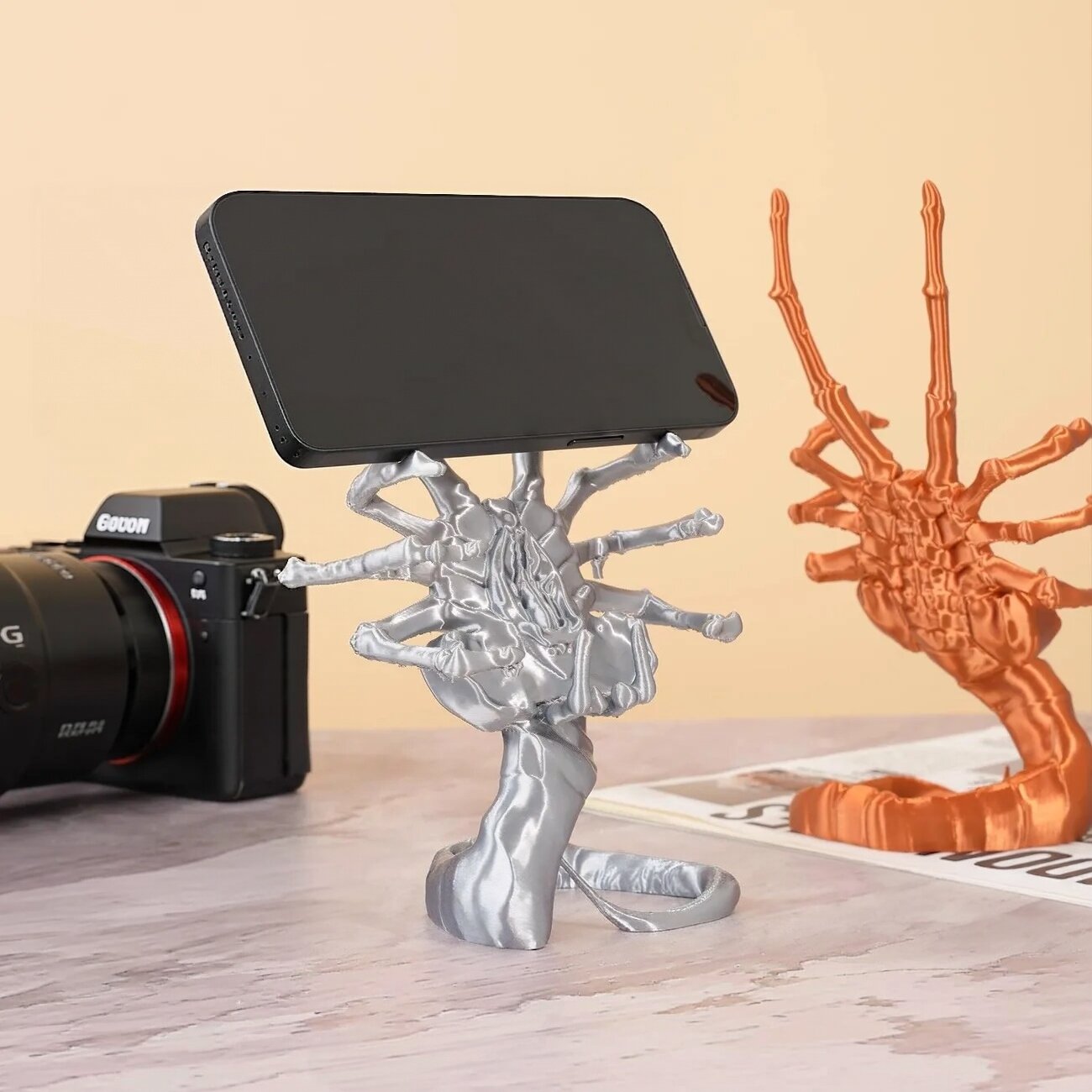Настольный держатель для телефона 3D-печать «Монстр» (Серебристый), универсальная подставка для смартфона из PLA