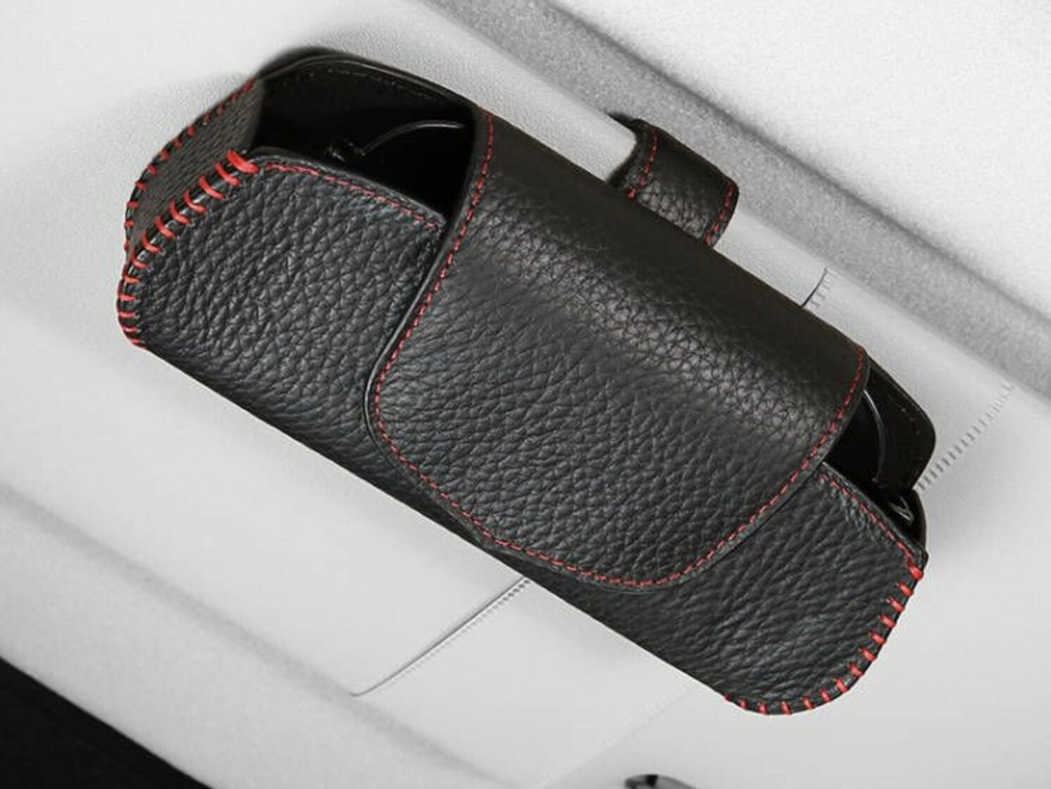 Автомобильная коробка/чехол для очков MyPads M-231656 черный кожаный, держатель зажим для солнцезащитных очков для автомобиля из натуральной кожи