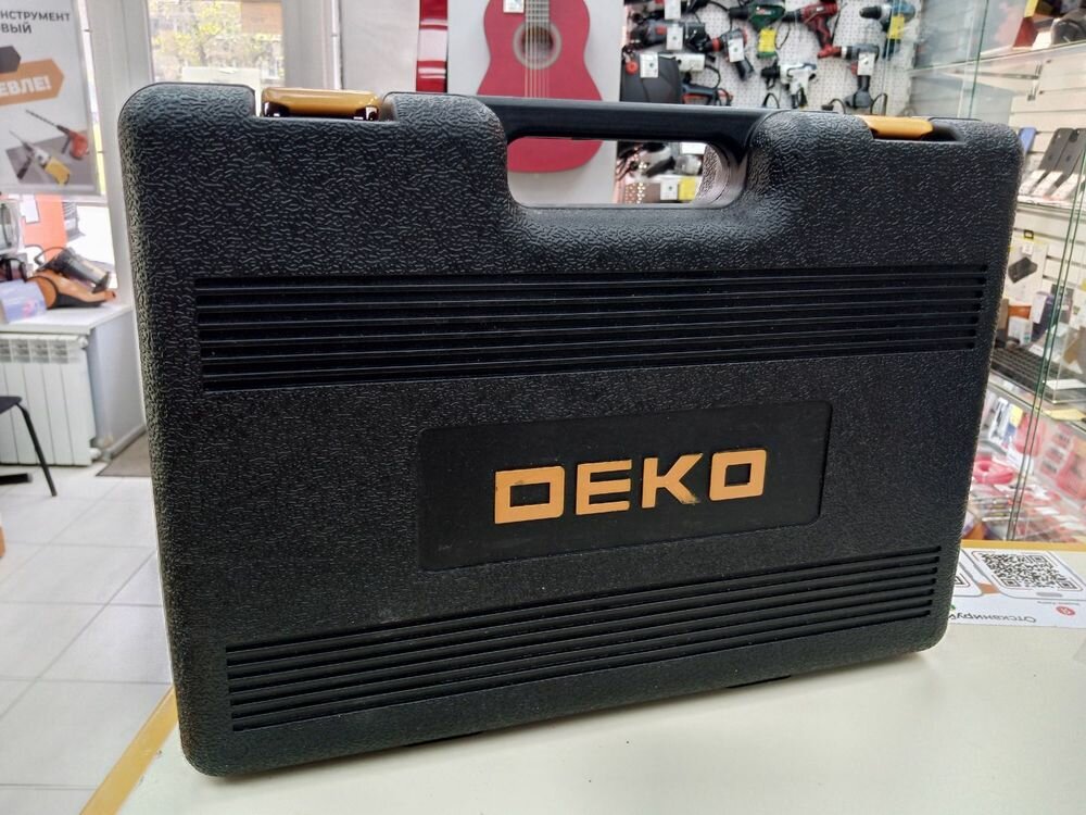 Универсальный набор инструмента для дома в чемодане DEKO DKMT102 (102 предмета)Б/У уценка