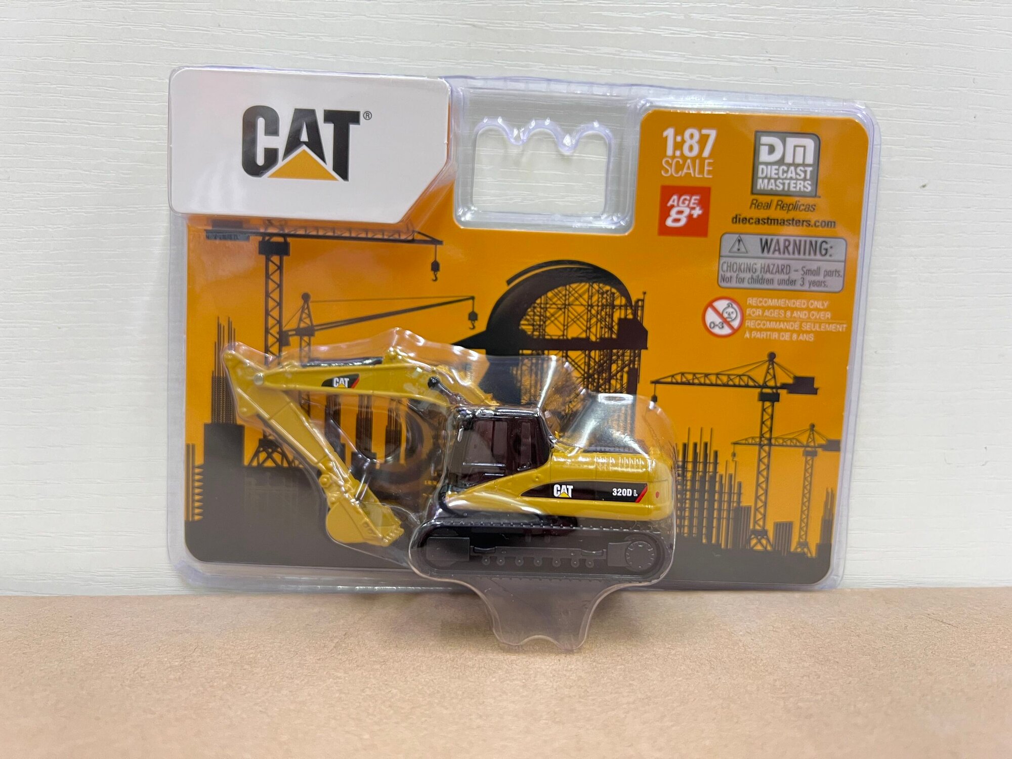 Масштабная модель гидравлического экскаватора DM 84663CS CAT 320D L (1:87)
