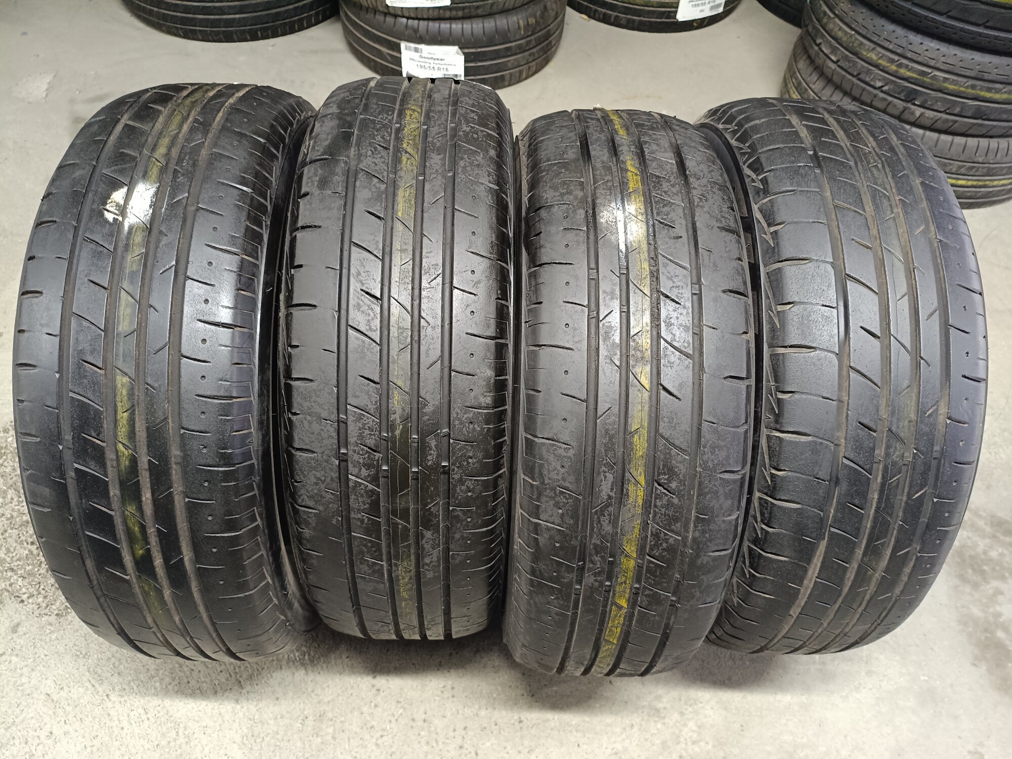 Bridgestone Playz PX-RV II 215/60 R17 96H