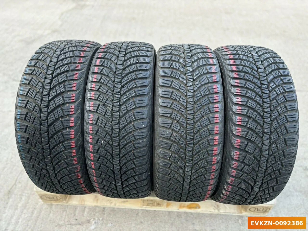 Комплект (4 шт) зимних БУ шин Kumho WinterCraft WP71 235/55 R17 30% износ 4632419047