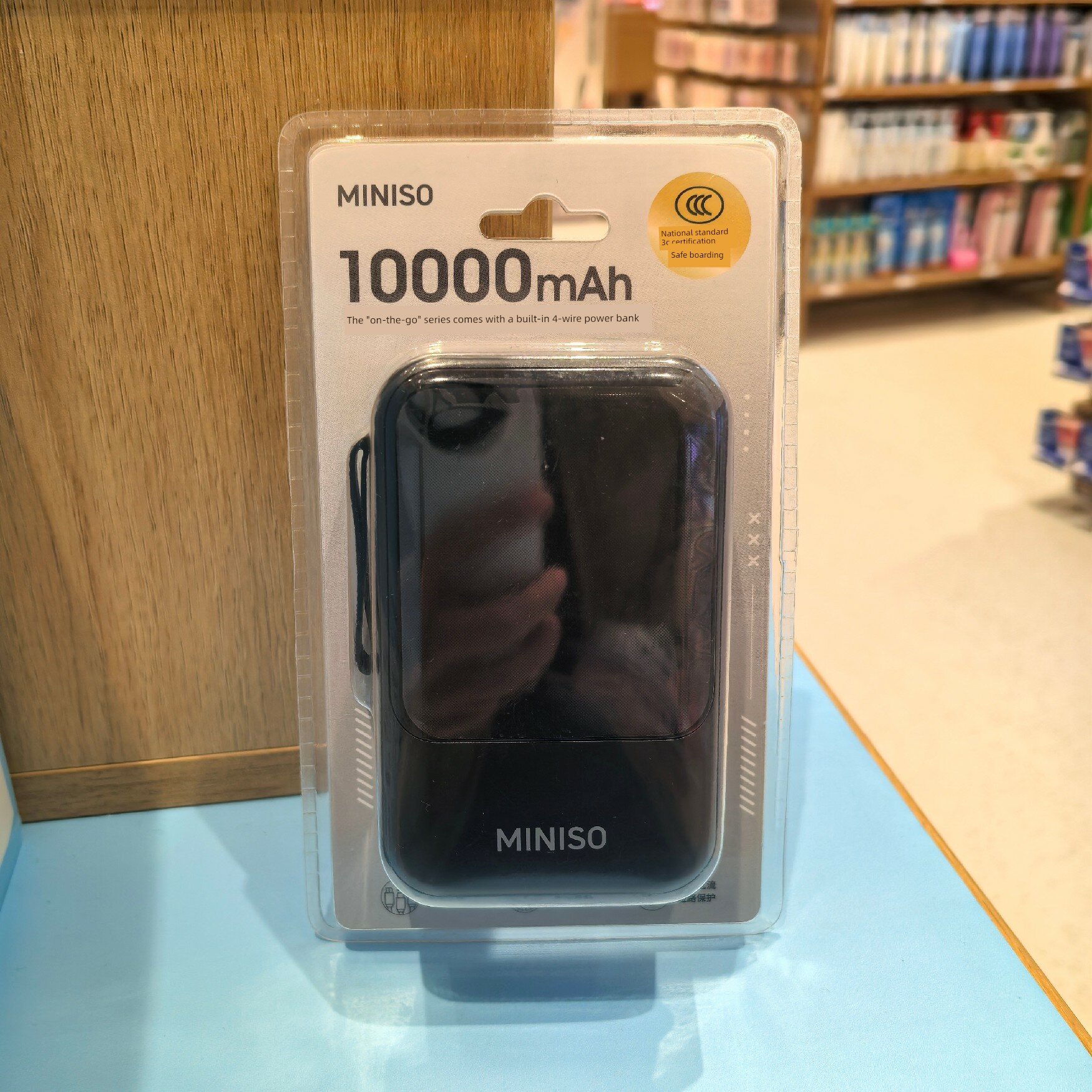 MINISO 10000mAh пауэрбанк со встроенными 4 съемными кабелями, портативный аккумулятор для iPhone Android, черный