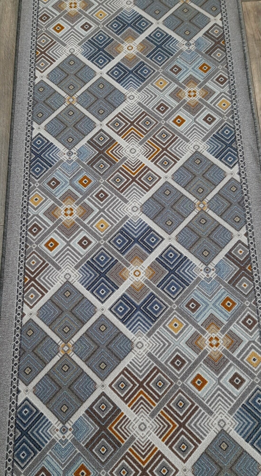 Ковровая дорожка на отрез, 1.1*5 м, на войлоке, Carpet World, ромбы, разноцветная