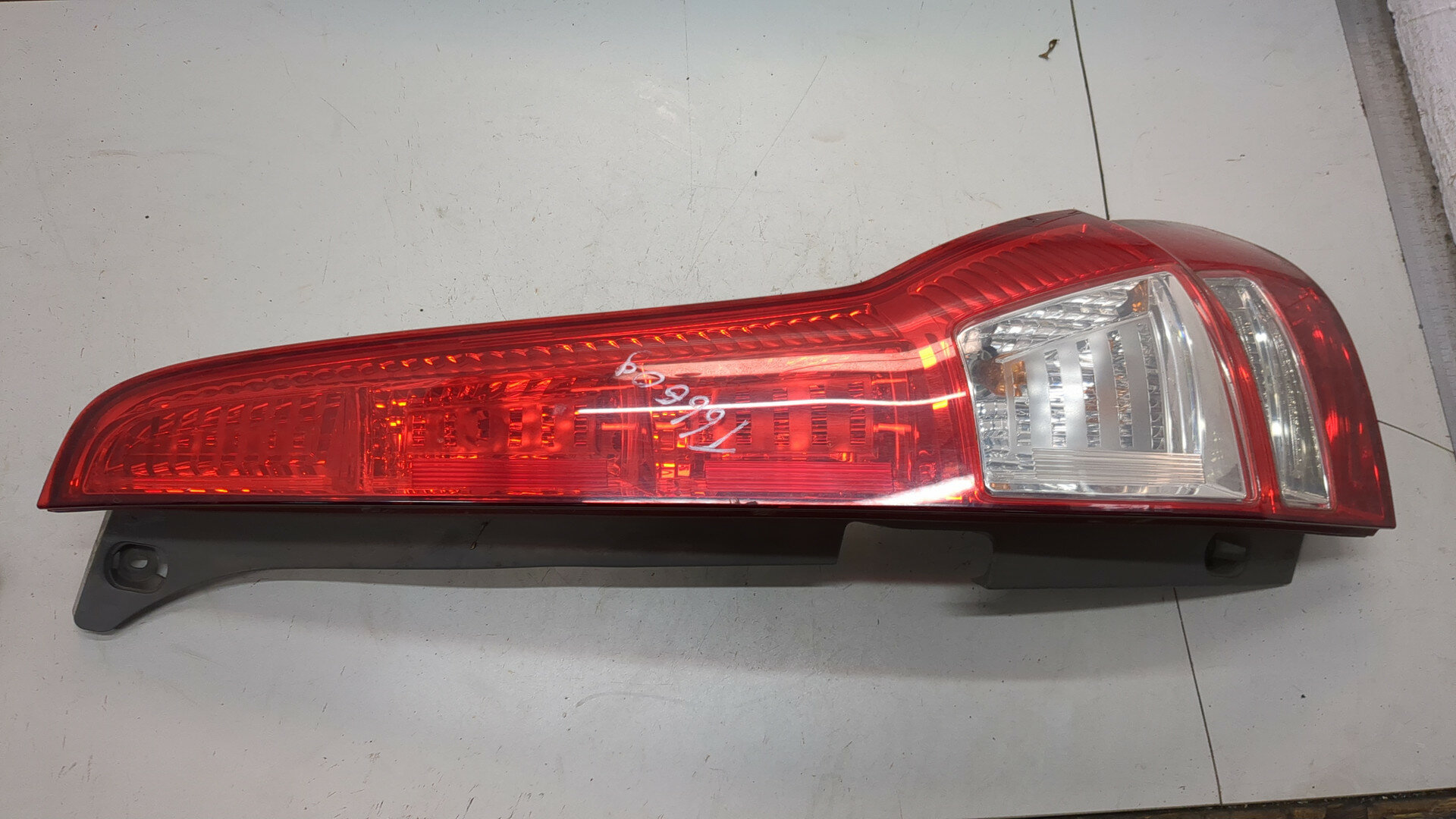 Фонарь (задний) правый Honda CR-V Б/У