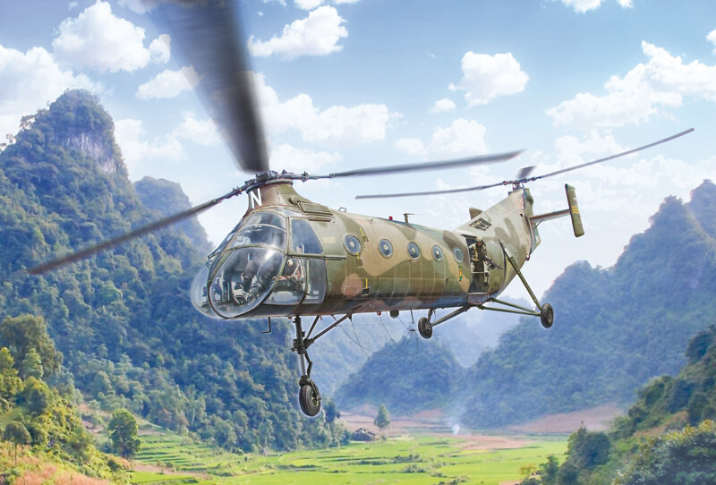 Сборная модель "Авиация H-21C "Flying Banana" Gunship" (1:48), артикул 2774
