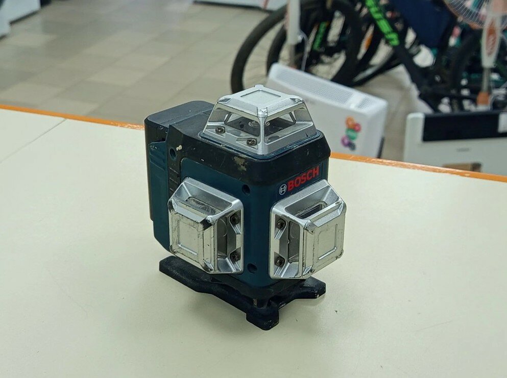 Bosch Линейный лазерный нивелир Б/У уценка