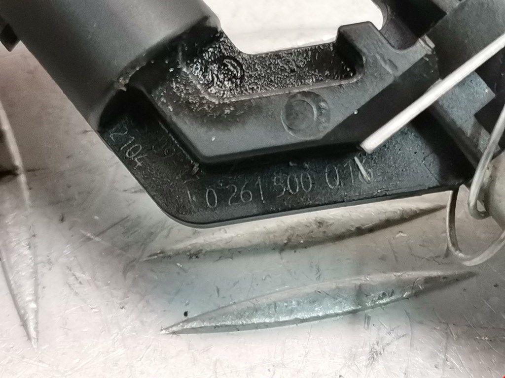 Форсунка бензиновая электрическая / 1086326 0261500016 03C906036A для Volkswagen Golf 5 (с пробегом)