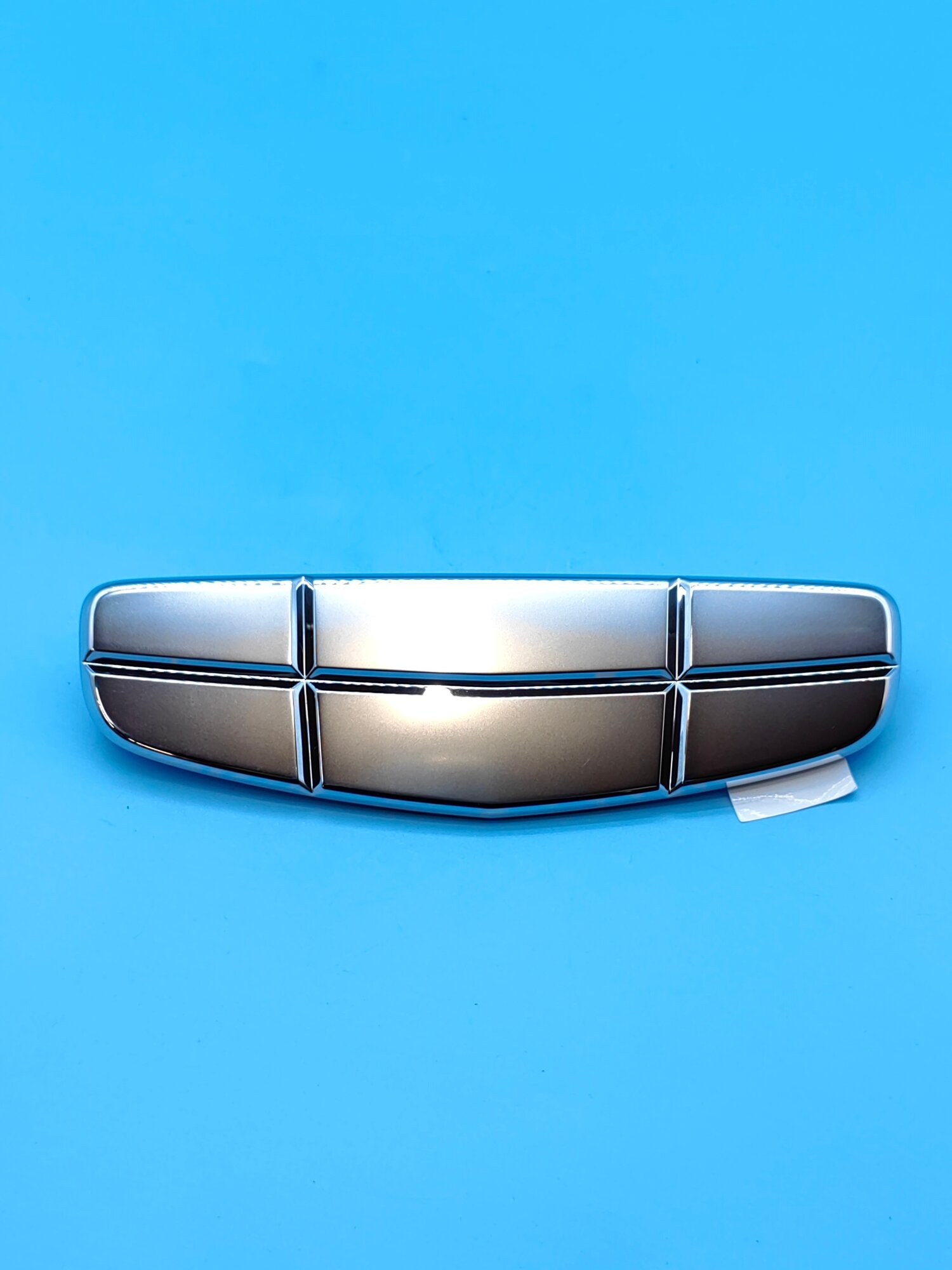 GEELY Эмблема решетки радиатора Geely Monjaro рестайлинг 6013055400