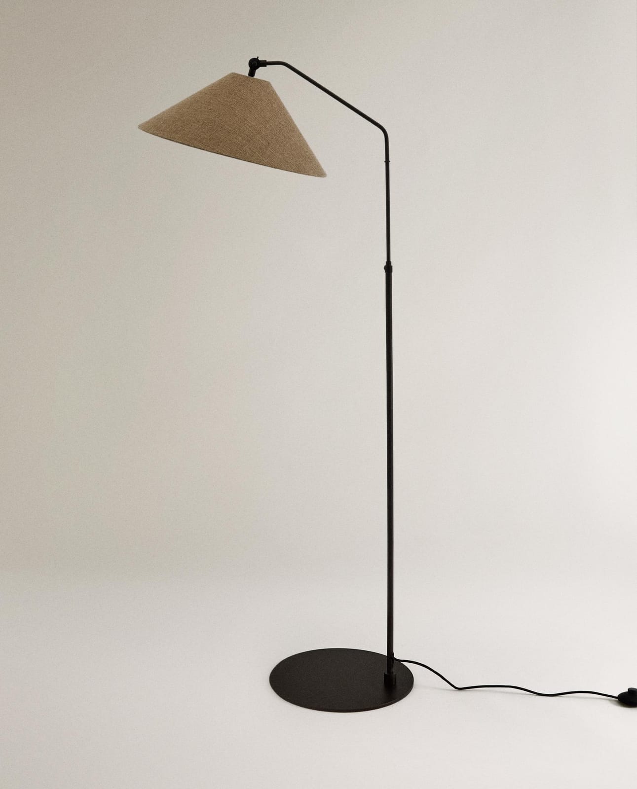 Напольная лампа ZARA HOME Metalowa Lampa Pod ogowa, светло-бежевый, 155 x 58 x 58 см 7132/047/052-1