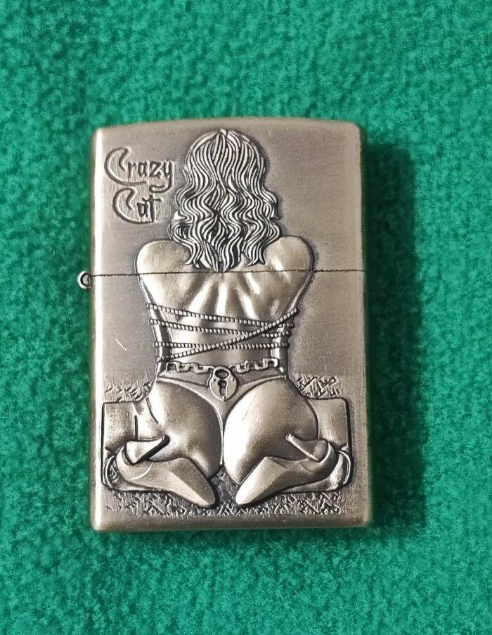 Зажигалка бензиновая, сувенирная "Crazy Cat", пустая