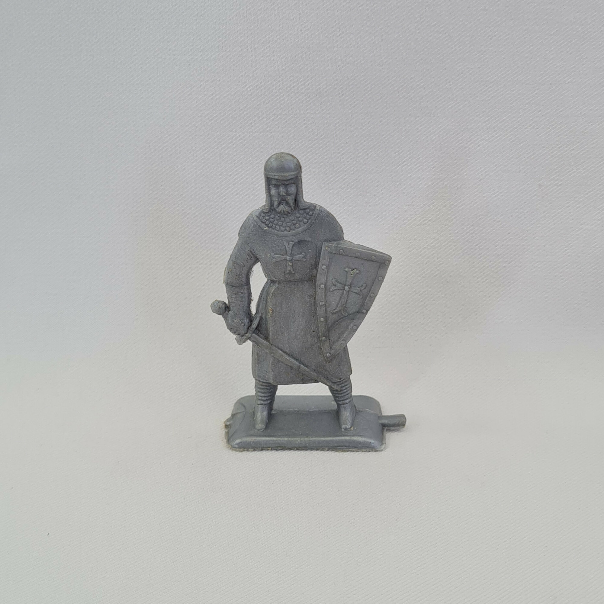 Статуэтка воина винтажная, СССР. Фигура с мечом и щитом на подставке