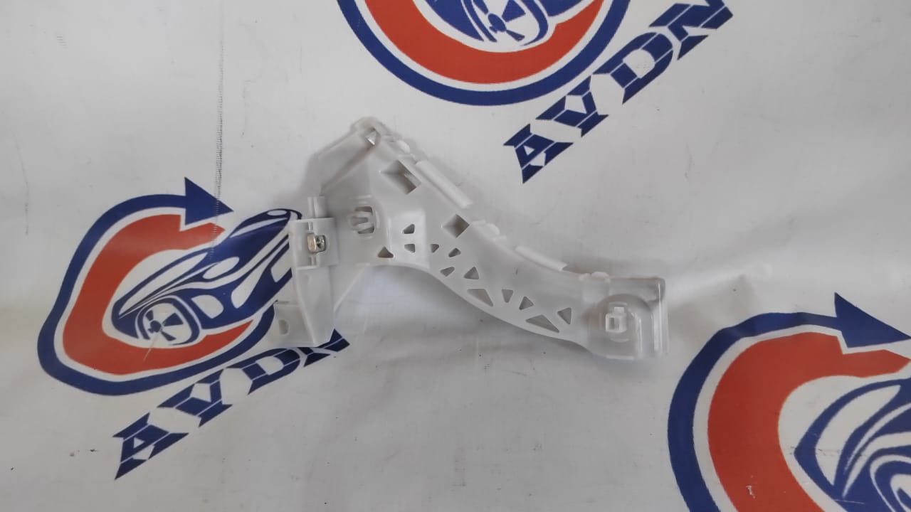 Кронштейн переднего бампера правый MAZDA 3 BK 04-09 SDN