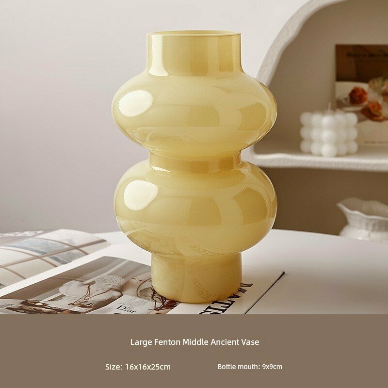 Крупная винтажная ваза в кремовом стиле Fenton для выразительных цветочных композиций в интерьере