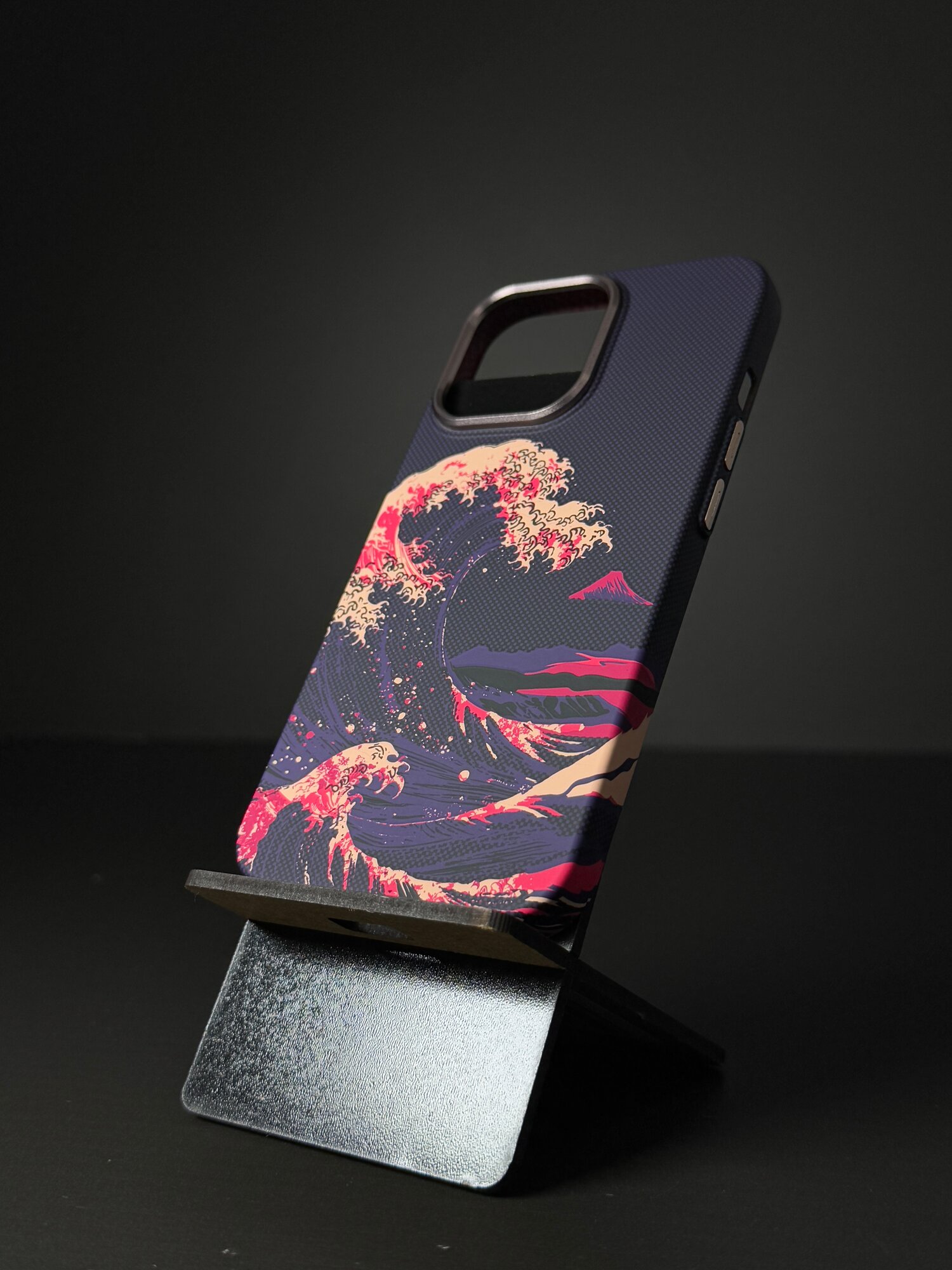 Чехол Айфон 13 Про / чехол iPhone 13 Pro с MagSafe LUXO Life+, фиолетово-розовая волна, карбоновый