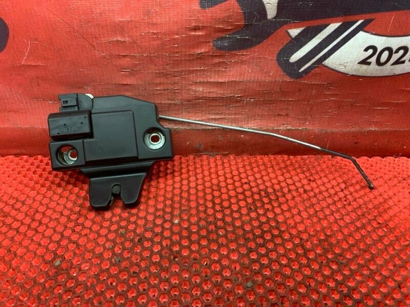 Замок багажника Toyota Corolla 2007 6461012390 ZRE151 1ZRFE оригинал (с пробегом)
