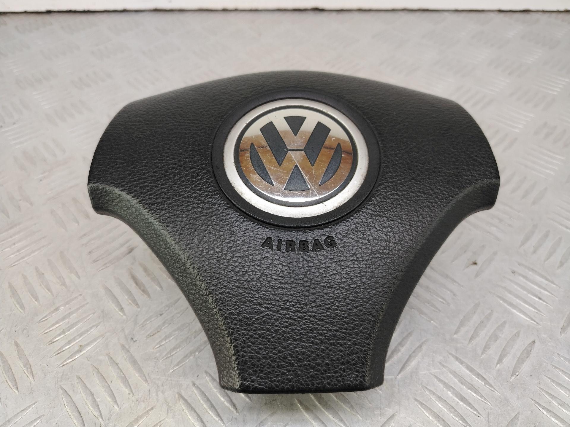 Подушка безопасности водителя Volkswagen Bora 1J2 2003 1J0880201J
