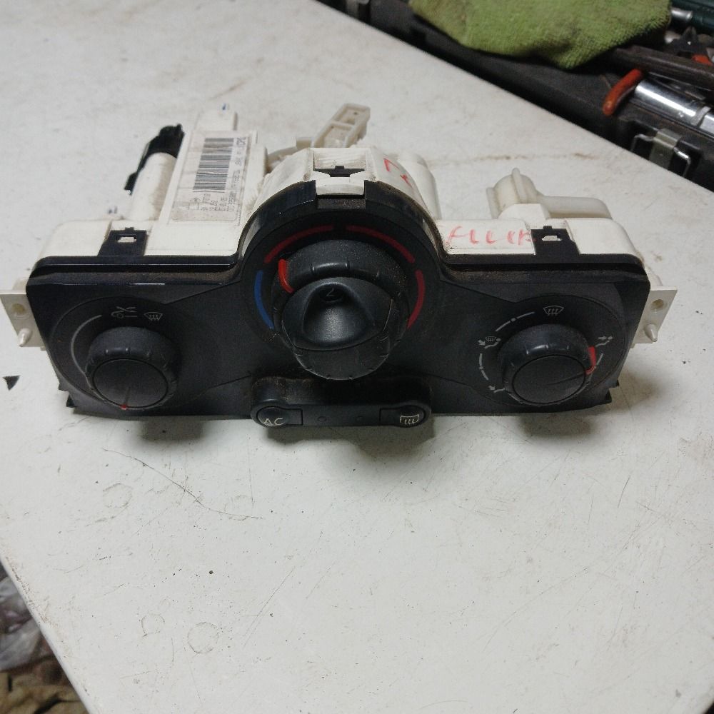 Блок упр. климатом Renault Scenic 2