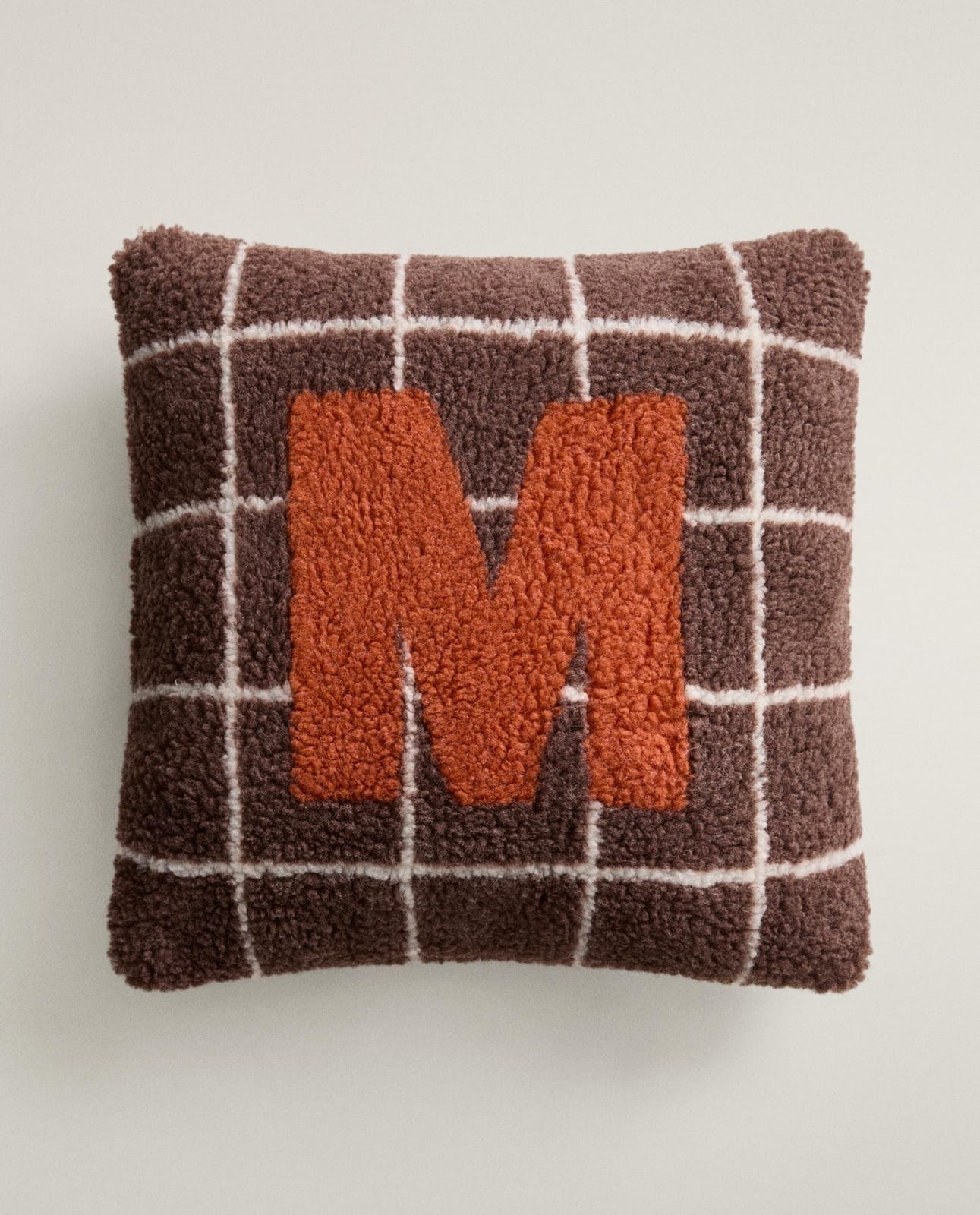 Лежак для животных ZARA HOME детская подушка с фактурой барашка и буквой m, коричневый, 30x30x8 см 9652/009/700-59