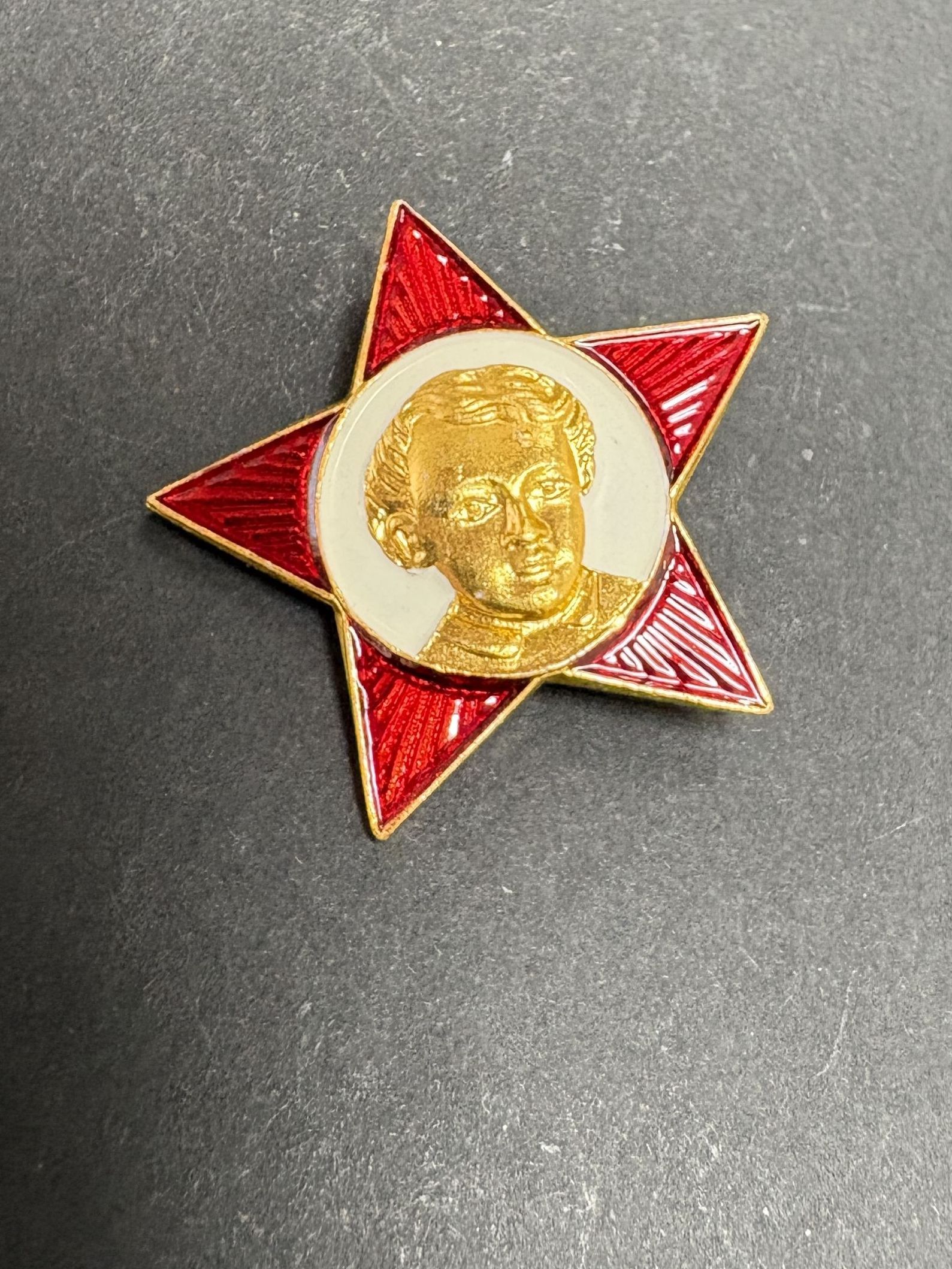Советский настоящий значок - Октябренок, завод Победа Москва, 1990 год, шикарное состояние