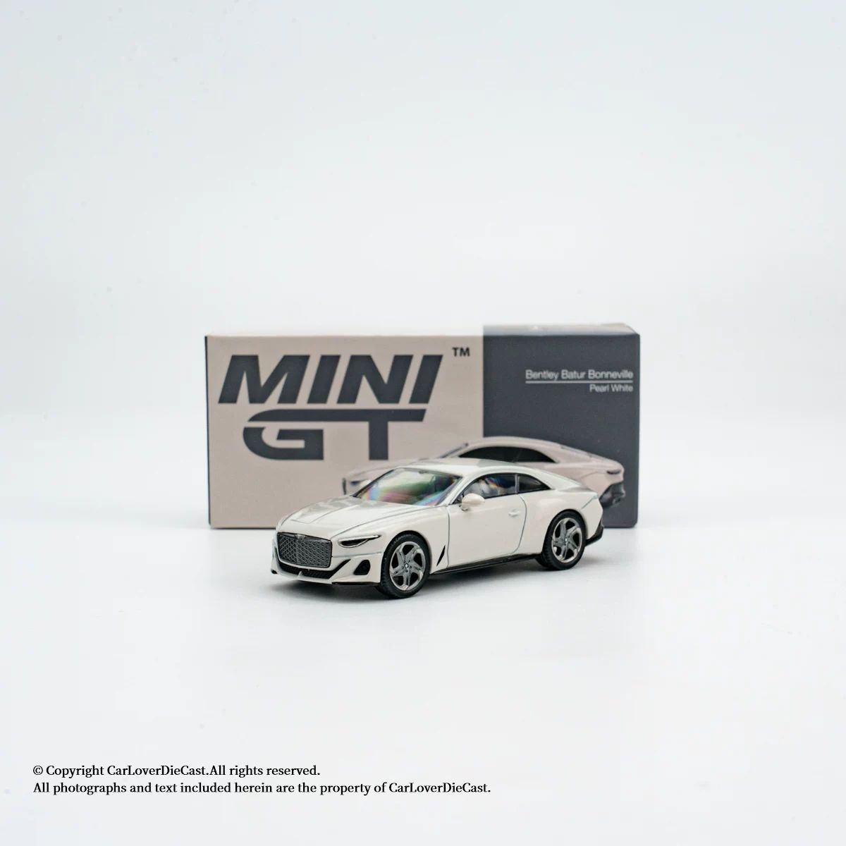 Машинка MINI GT 1:64 #969 Bentley Batur Bonneville Pearl white Die-cast Alloy Model Collection Toy Children Gifts