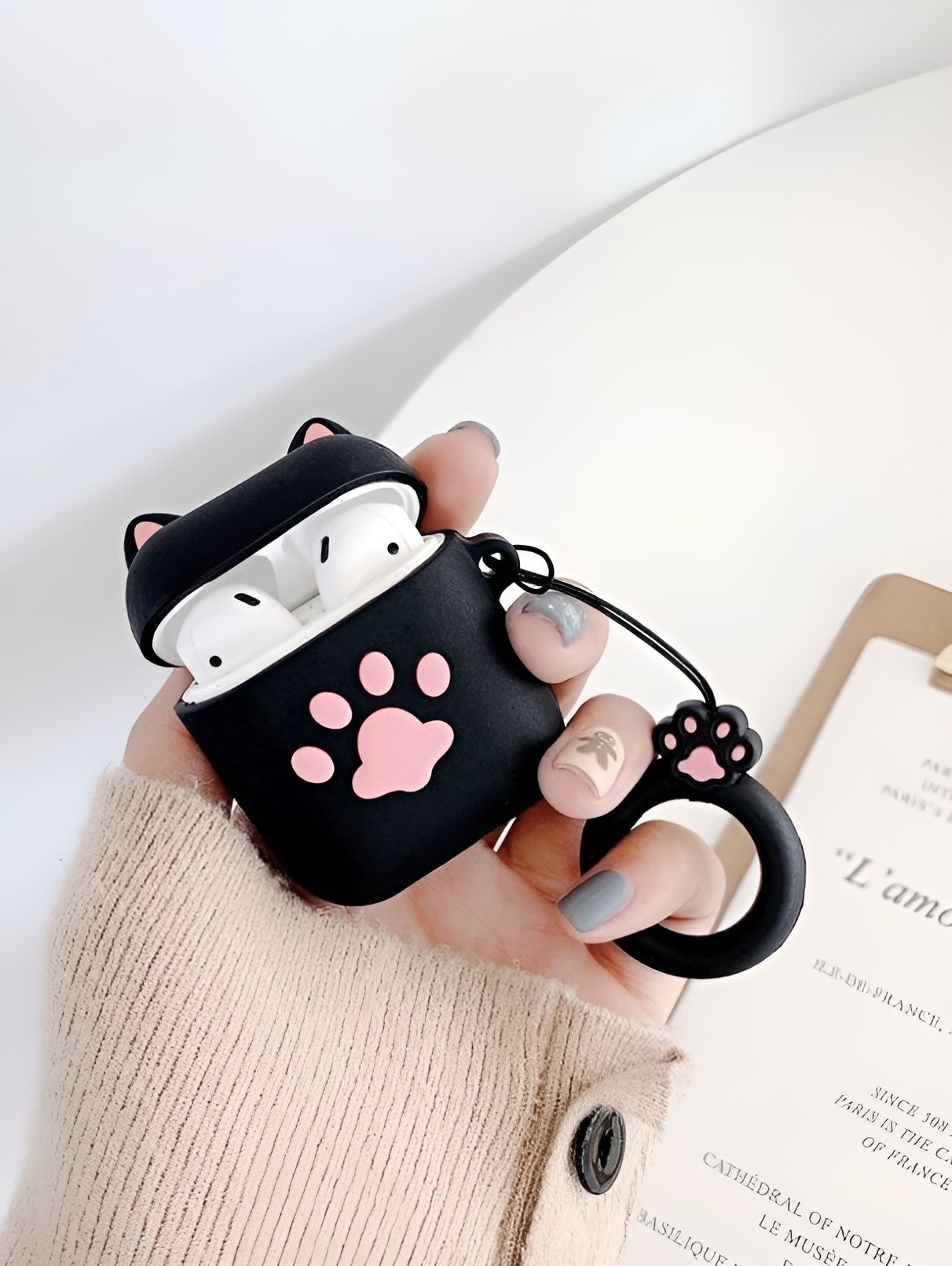 Чехол на аирподс 2. Чехол для беспроводных наушников AirPods 1 / 2 лапка (чёрный).