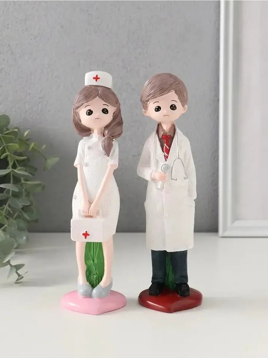 Медицинский набор фигурок: врач и медсестра