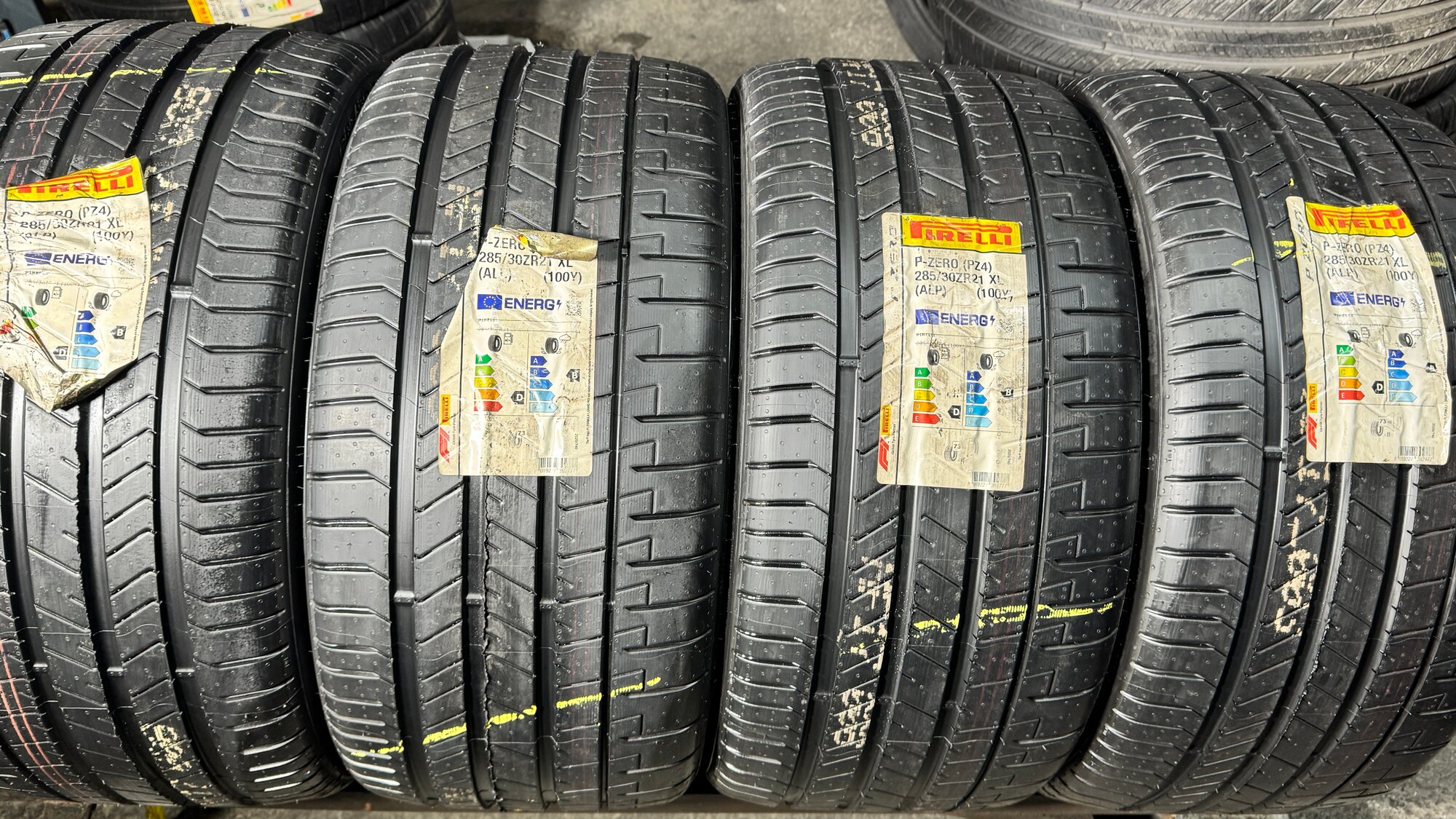 Pirelli P Zero PZ4 285/30 R21 100Y — фото 1