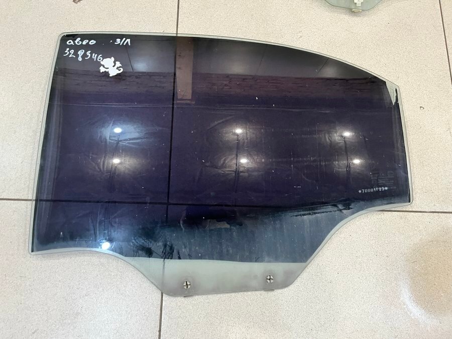 Стекло двери задней левой от Chevrolet Aveo T250 2005-2011