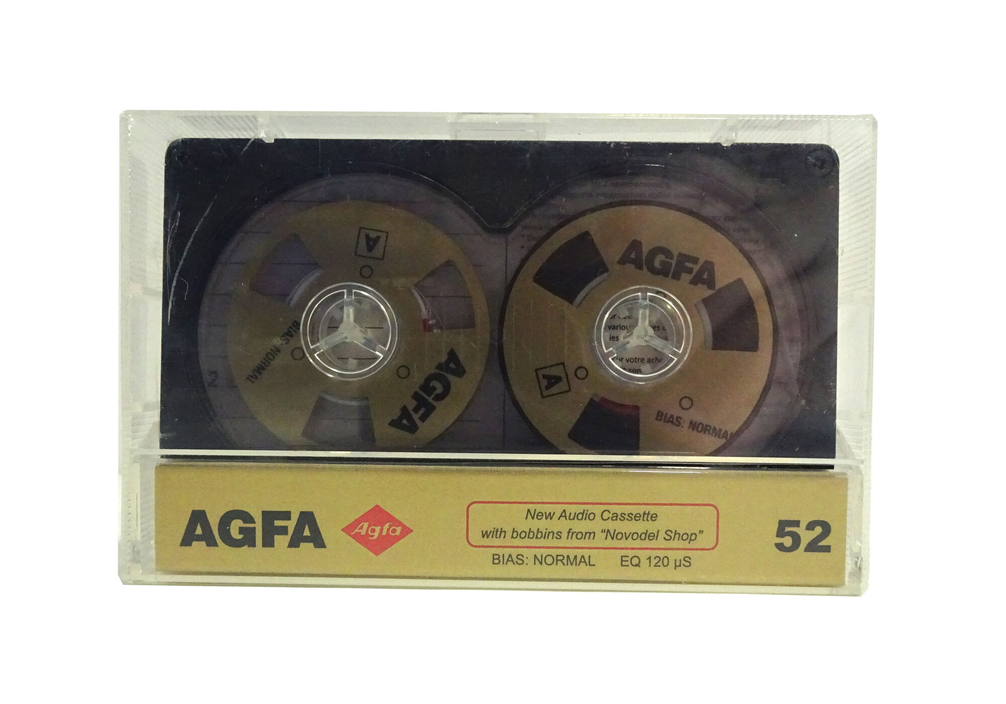 Аудиокассета "AGFA" c золотистыми боббинками в чёрно-прозрачном корпусе