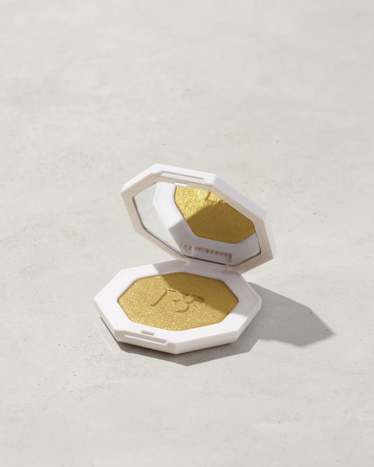 FENTY BEAUTY Хайлайтер KILLAWATT FREESTYLE HIGHLIGHTER (Trophy Wife) 8 г