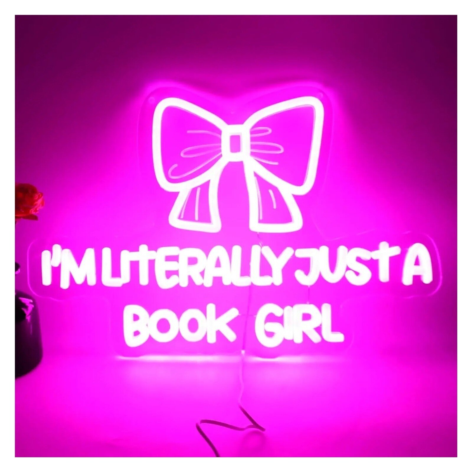Светодиодная Неоновая Вывеска"I'm Literally Just A Book Girl" 47.5x34cm