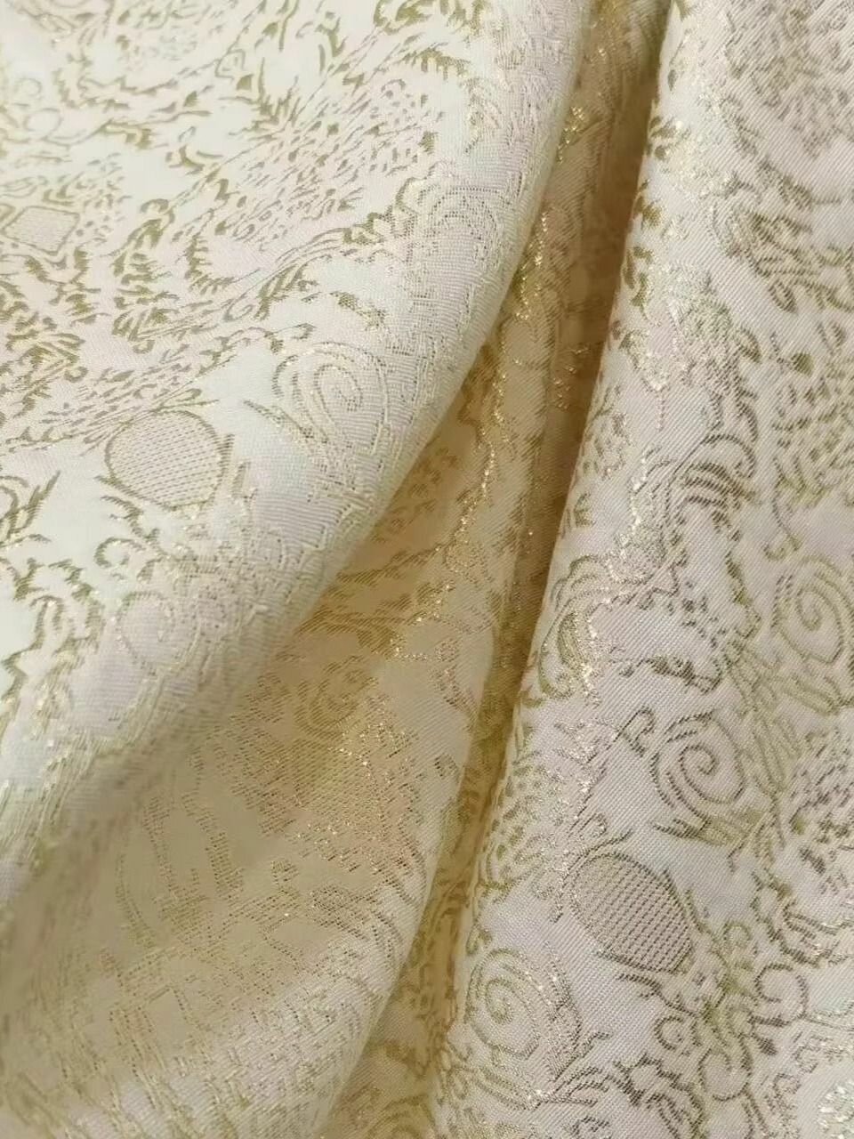 Ткань Жаккард с золотым люрексом, барокко, молочно-белый