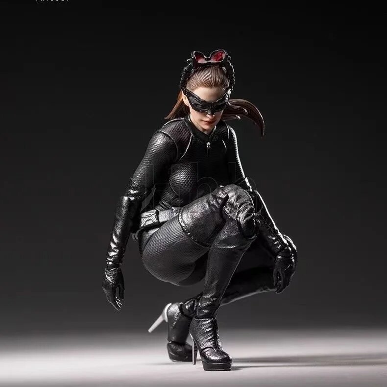 Фигурка Catwoman Bandai 1/12 из фильма «Тёмный рыцарь: Возрождение легенды»