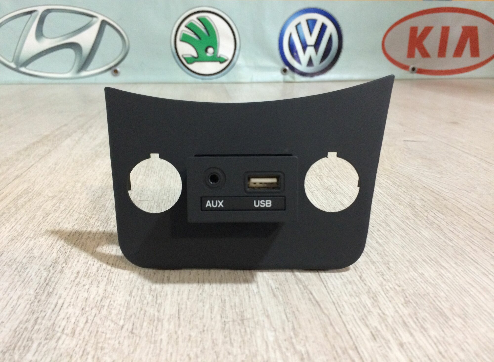 Блок разъем USB AUX ЮСБ аукс набор с рамкой Хендай Солярис Hyundai Solaris 2010-2017гг