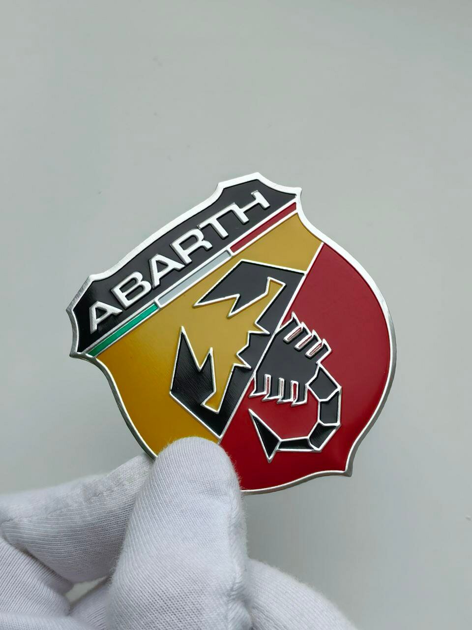 Алюминиевая наклейка 60*55 мм. Abarth Scorpion Скорпион эмблема наклейка на авто Abarth 1 шт.