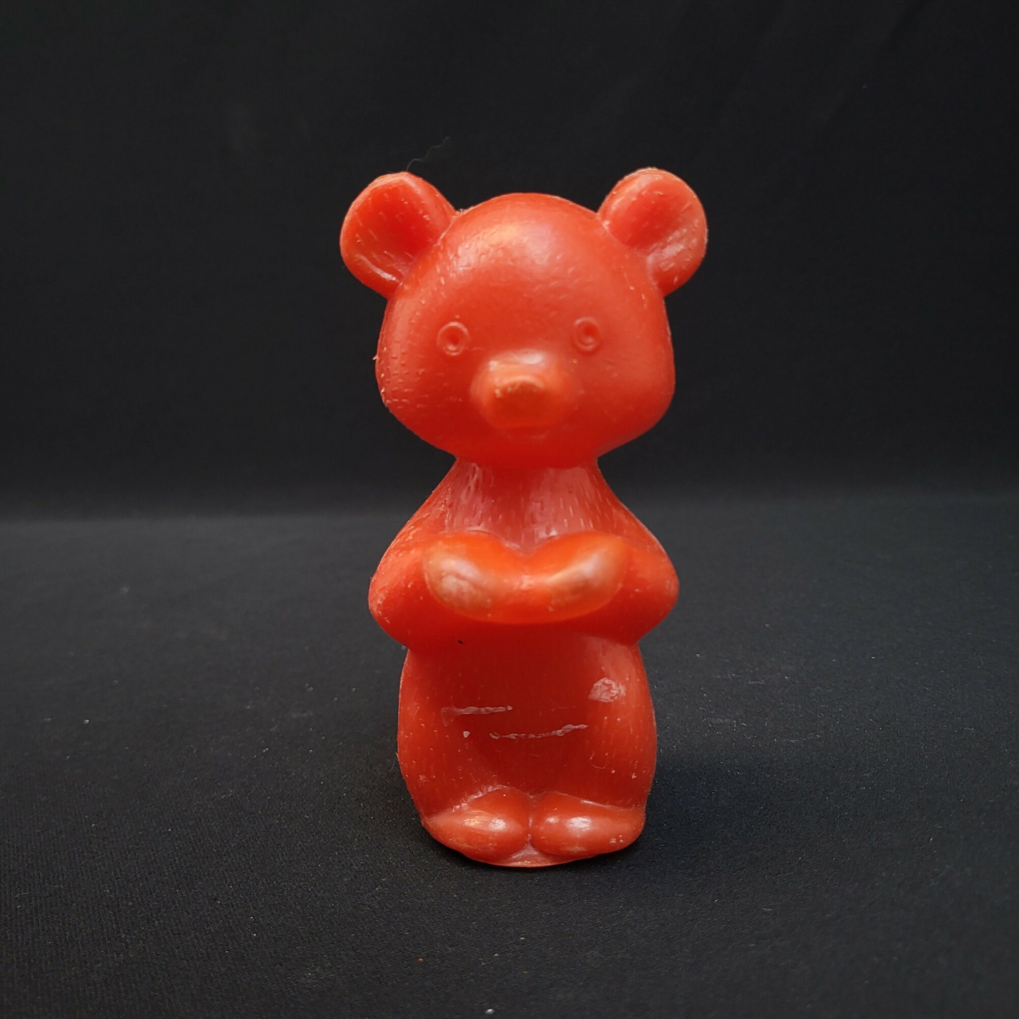 Игрушка винтажная, СССР. Резиновая фигурка медвежонка красного цвета для детских игр