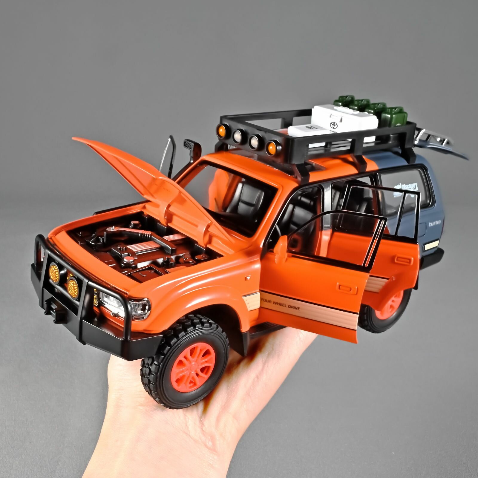 1:24 Toyota Land Cruiser LC80 Внедорожник, Модель из сплава, Со звуком и светом, Детские игрушки для автомобилей