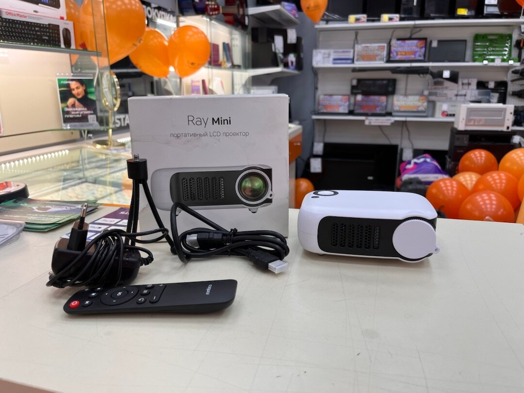 Проектор Rombica Ray Mini White 320x240, 1000:1, 800 лм, LCD, 0.34 кг, белый, б/у