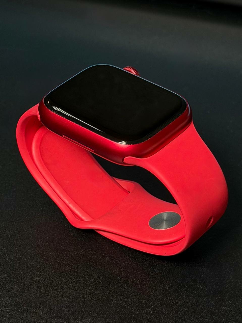 Умные часы Apple Watch 8 41 мм, алюминий, красные, силиконовый красный ремешок