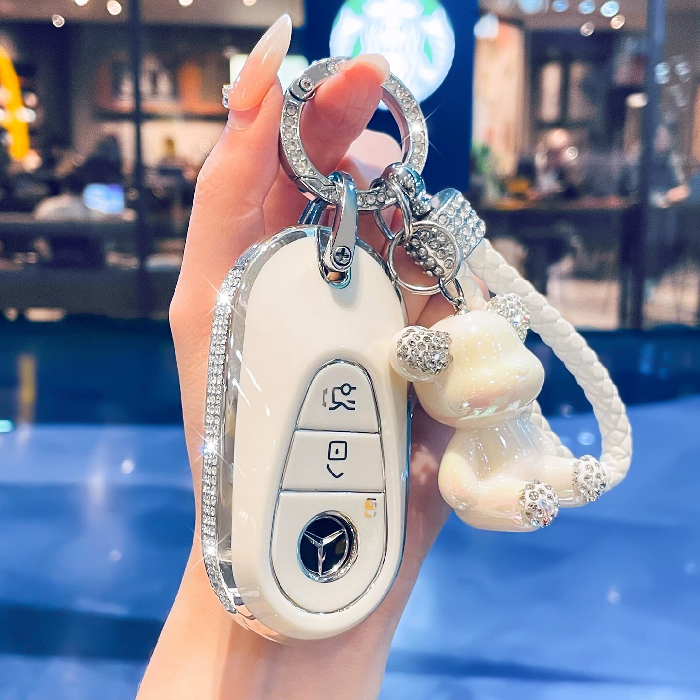 Кейс для брелока Mercedes E-стиль с камнями, кремово-серебряный край, каменная плетеная лента + каменный медвежонок для