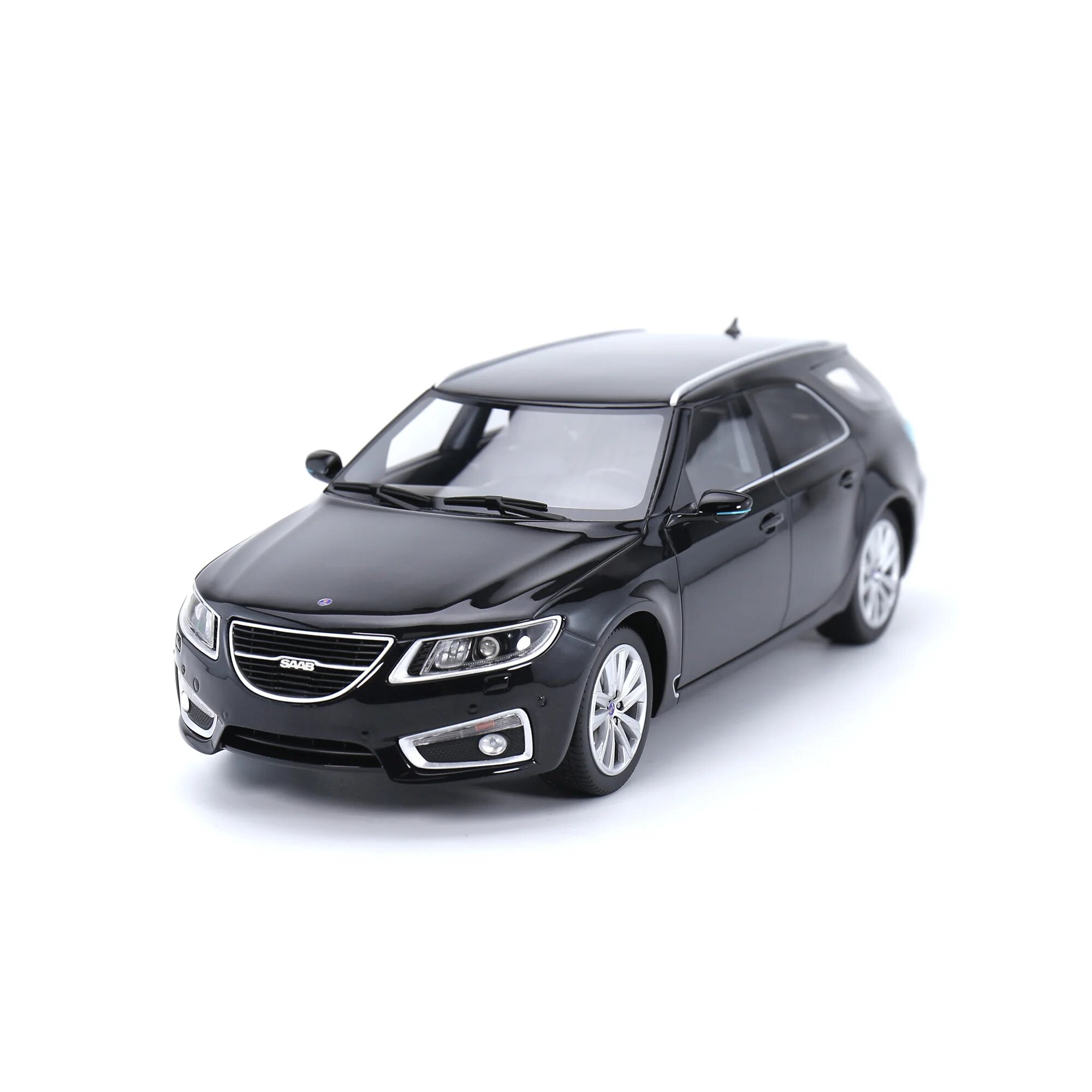 Saab 9-5NG SportCombi черный 1:18 RM0092