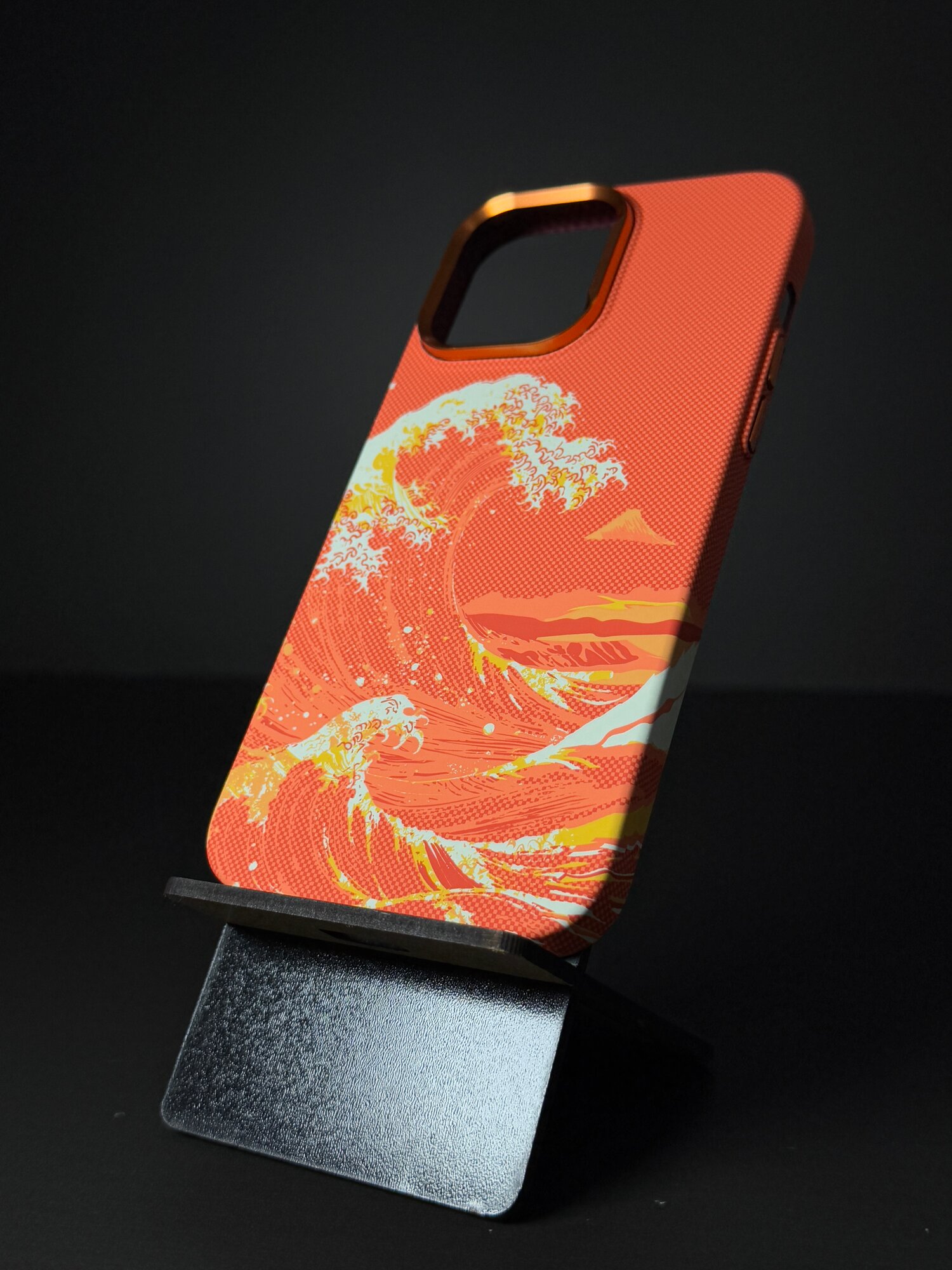 Чехол Айфон 14 Про Макс / чехол iPhone 14 Pro Max с MagSafe LUXO Life+, ярко-оранжевая волна, карбоновый
