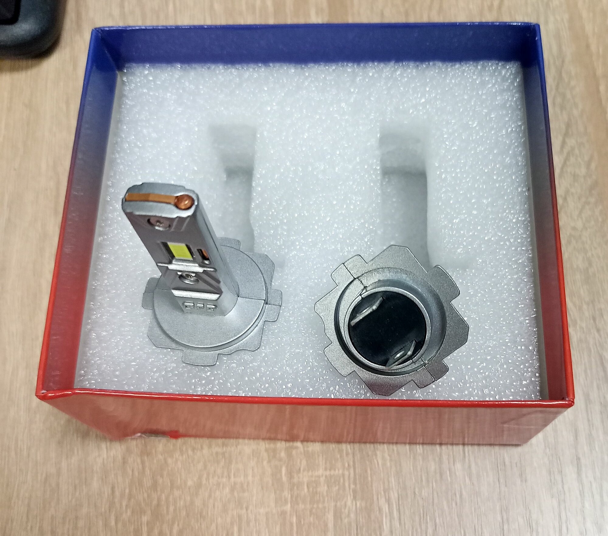 Светодиодная лампа LED H7 12-24V 30W 12000LM (2 штуки)