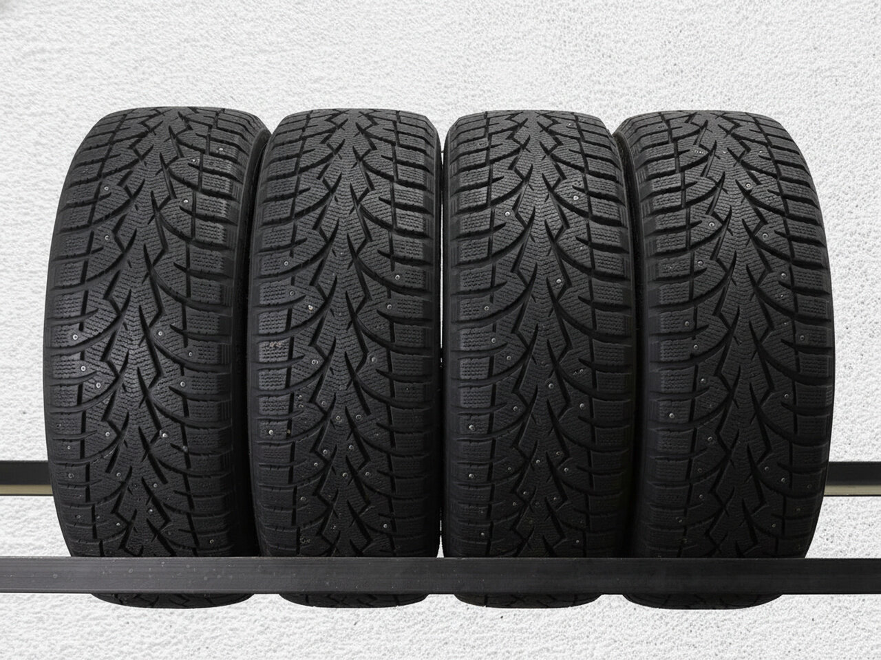 Зимние шины шипованные TOYO Observe G3-Ice 215/55 R17 15.0% износ PT0010033 TSB051767