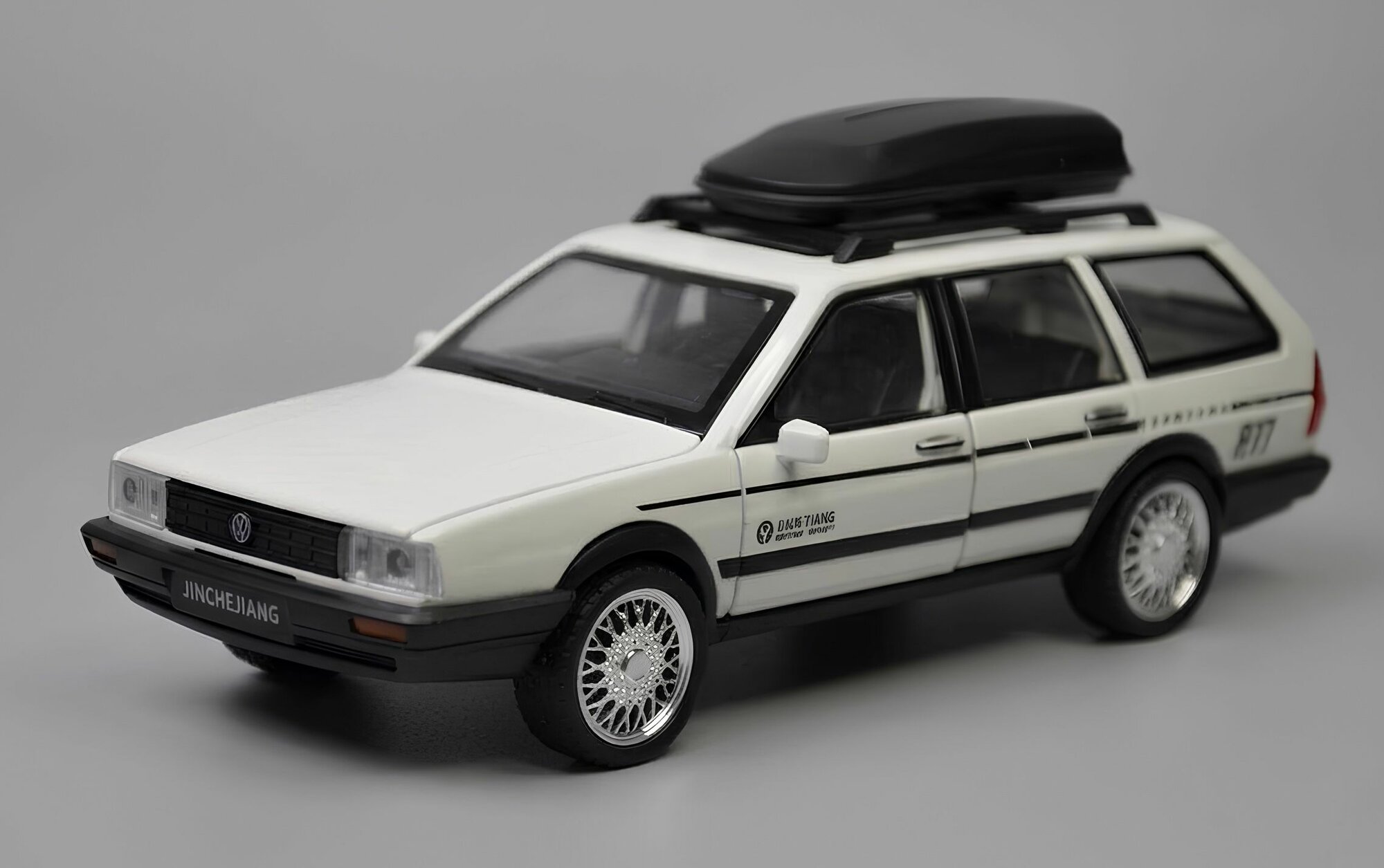 Машинка металлическая инерционная модель Volkswagen Santana Wagon 1984 (Фольксваген Сантана Вагон белая 1/32) Детская игрушка / Масштаб 1:32