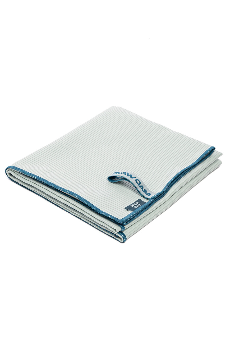 Полотенце MAD WAVE Microfiber striped towel, микрофибра, размер 80*140 см, цвет голубой