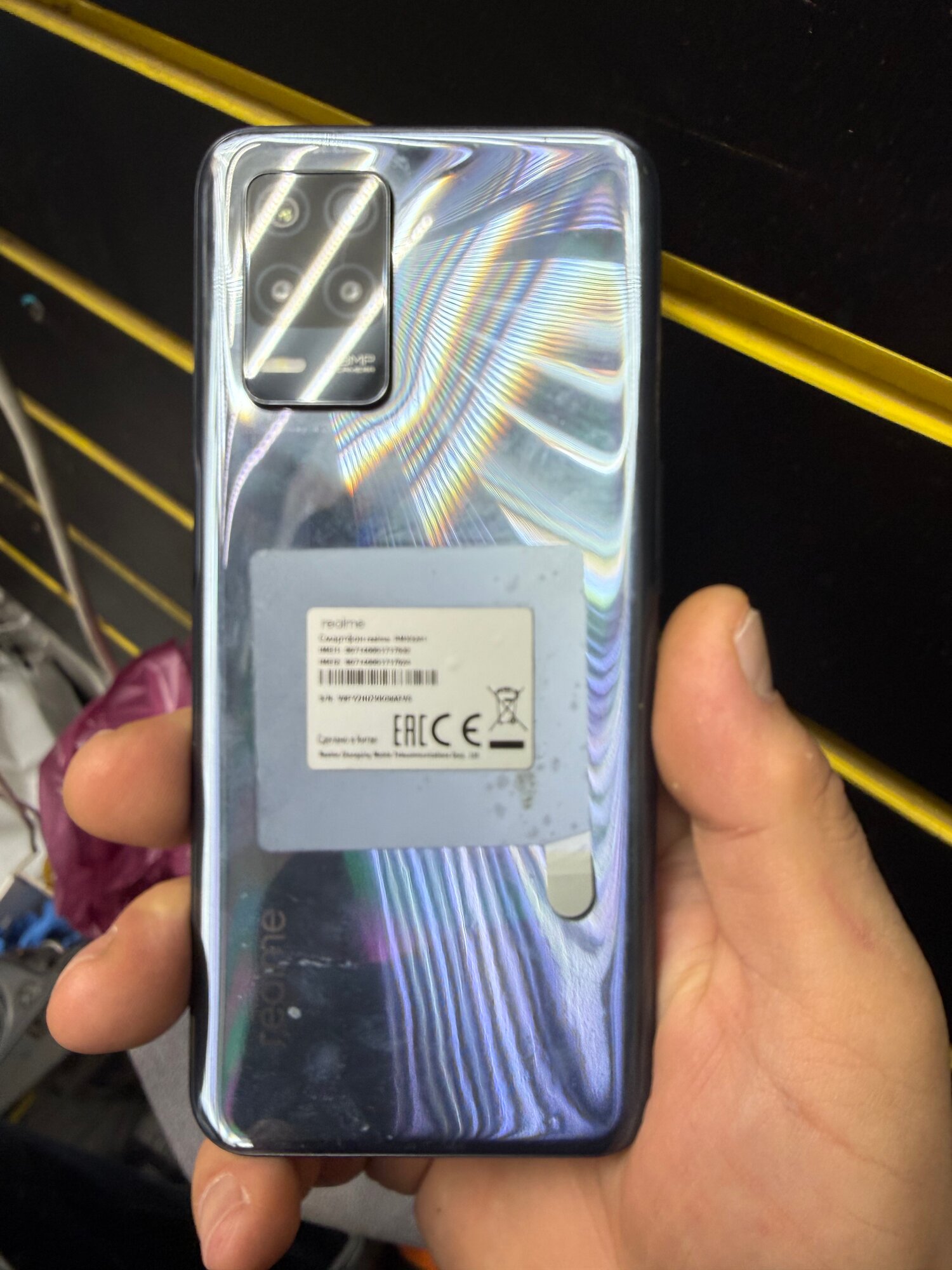 Смартфон Realme 8 5G 4/64 ГБ, 6.5" IPS, NFC, Dual SIM, черный, Б/У