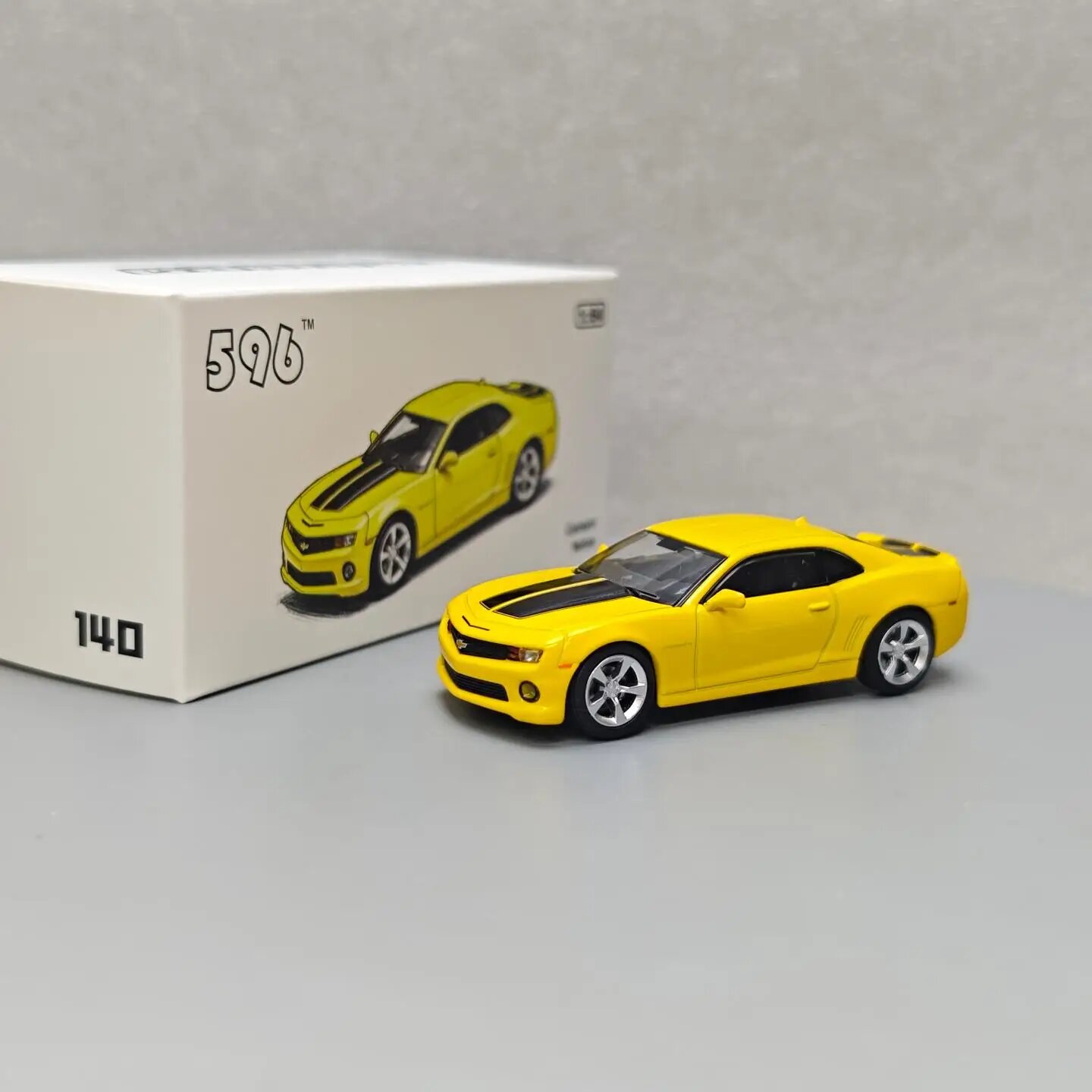Модель автомобиля Camaro 2009 Bumblebee MASSDI 1:64 yellow